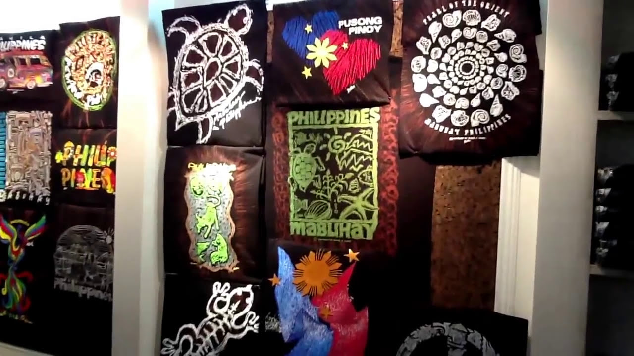 Javalava Tours | Bali Sinar Group buying Pidro souvenir shirts at ...