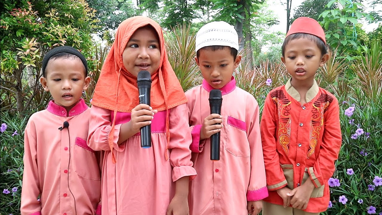 Berempat Membaca Surat Al-Ikhlas Rino, Vivi, Yusuf dan Rama - YouTube