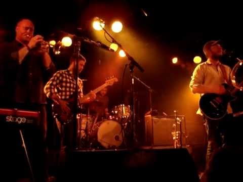 The Bees - A MINHA MENINA (Live in Nijmegen, Holland, 06-04-2011)