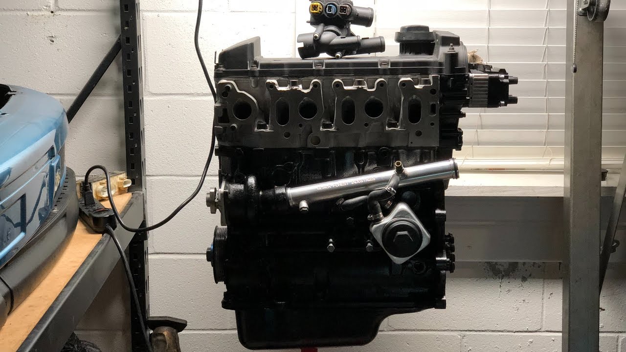 Starting to assemble the VR6 - YouTube