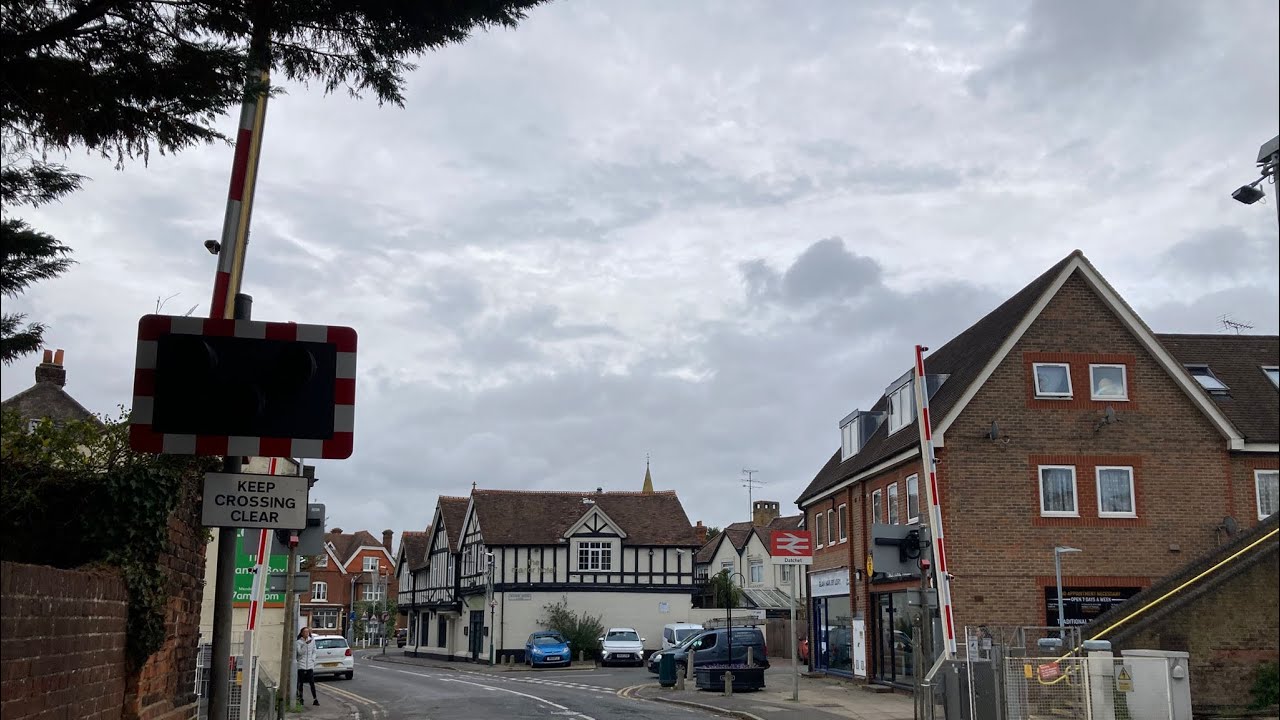 Datchet (Station) Level Crossing (Berkshire) - YouTube