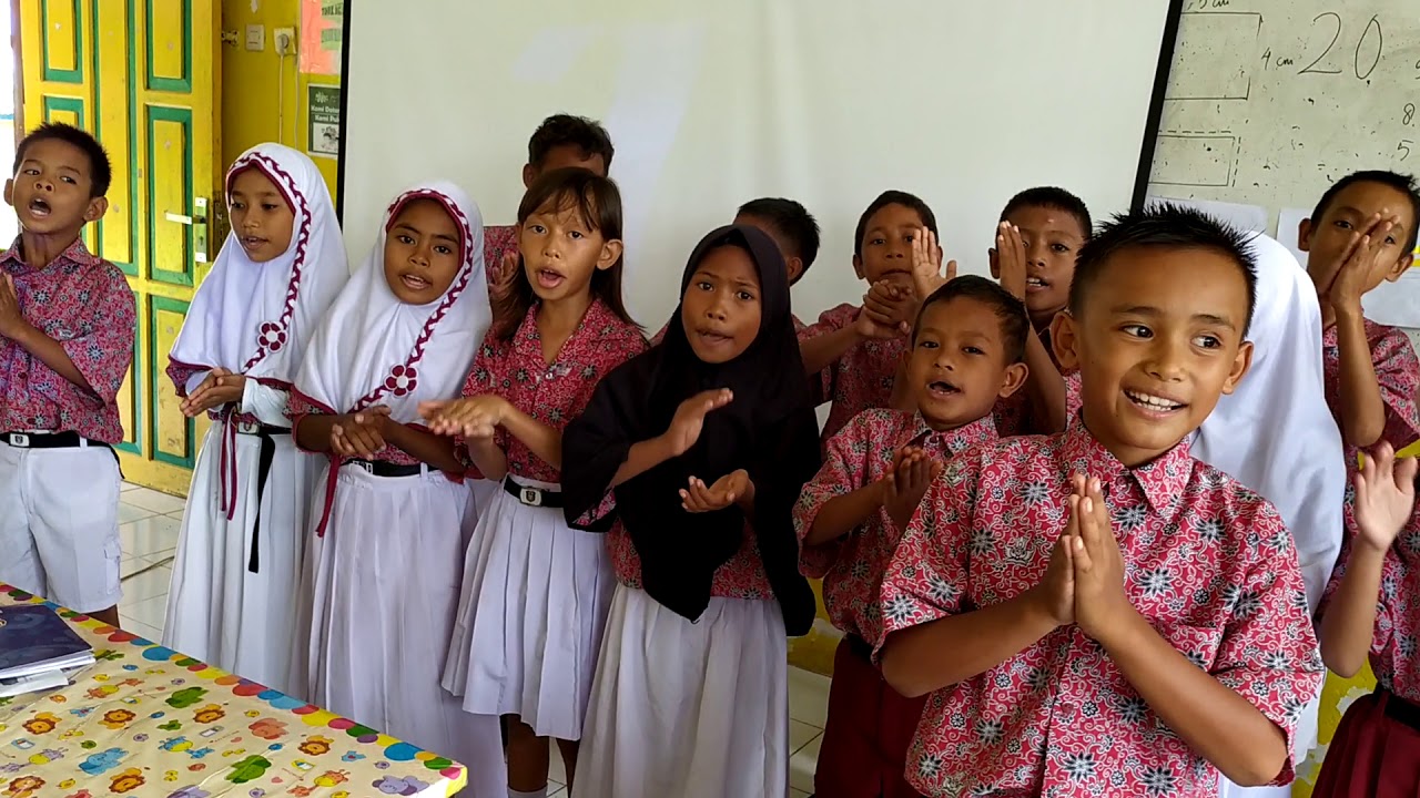 Lagu Rotiku pada Tema 7 Sub tema 1 oleh siswa SDN Dullah Ngadi Kota ...