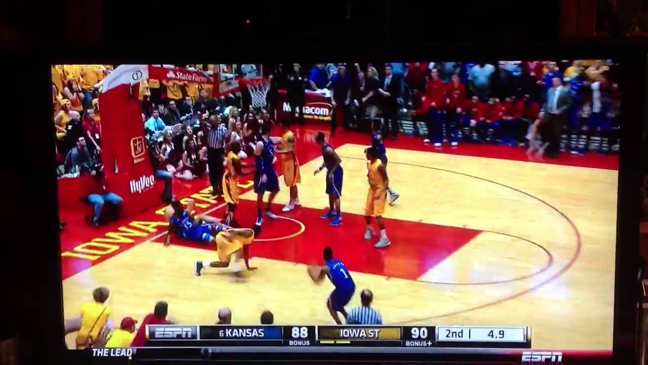 Controversial foul called on Iowa State - YouTube