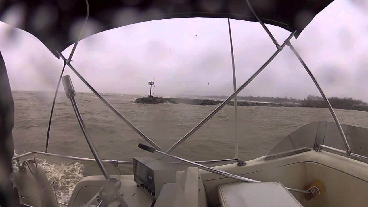 Hurricane Sandy, huge waves at Lake Erie - YouTube