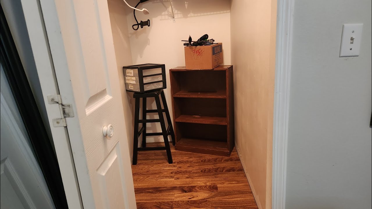 How to turn your closet into a recording studio (Part 1) - YouTube