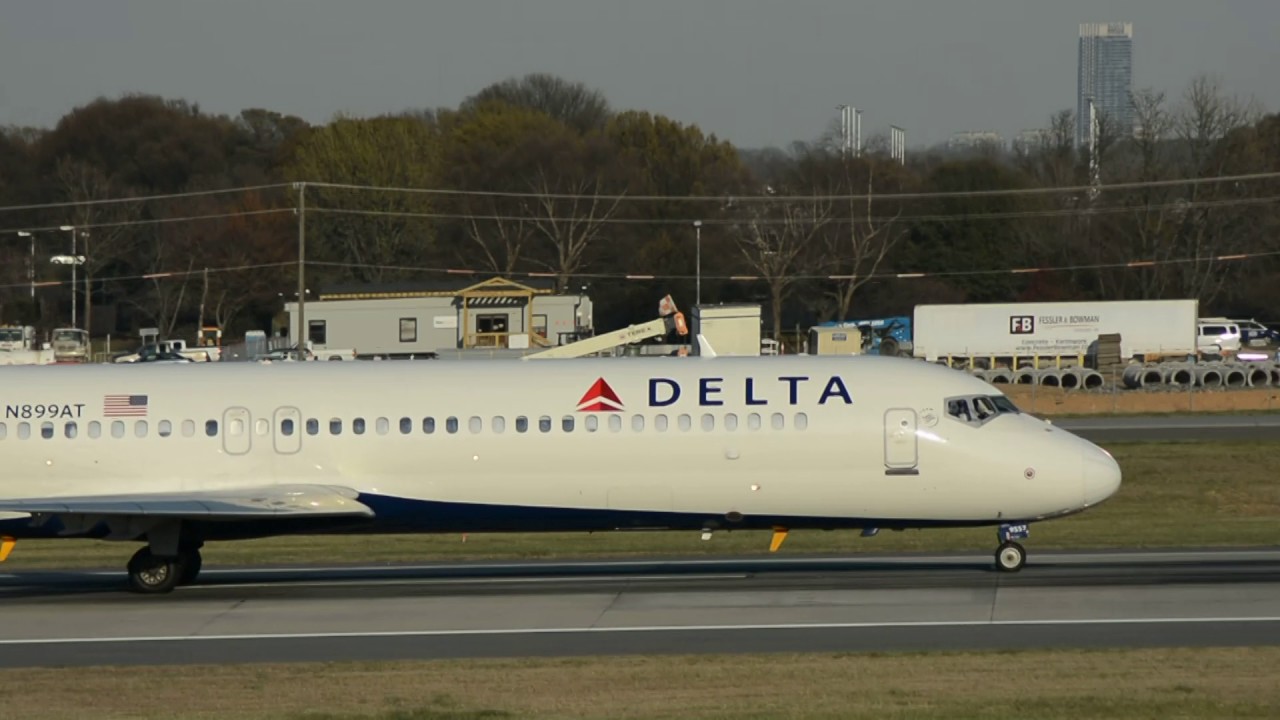Delta Airlines Boeing 717-2BD [N899AT] Takeoff Charlotte CLT - YouTube