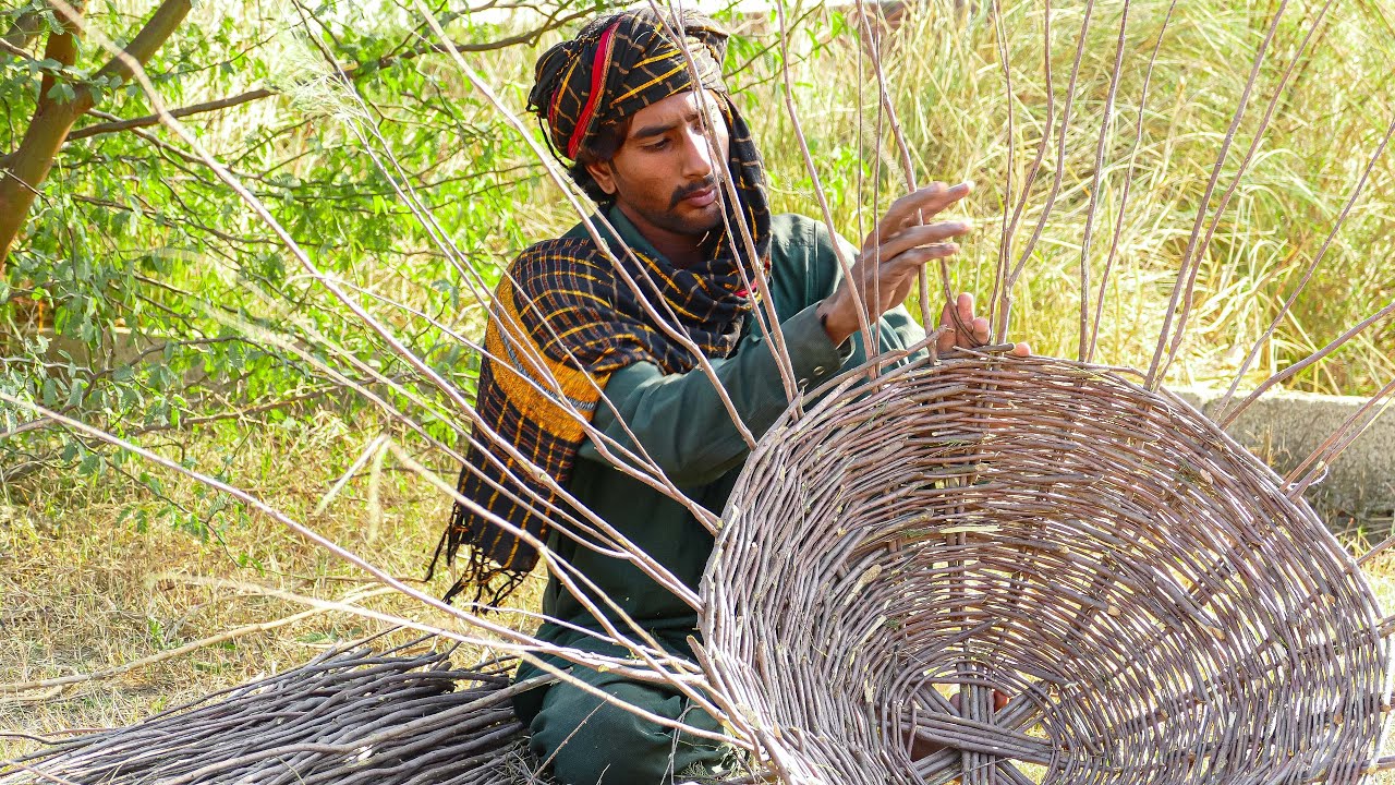 A Gypsy Makes a Multi Use Bushcraft Basket from Tree Branches | Making ...