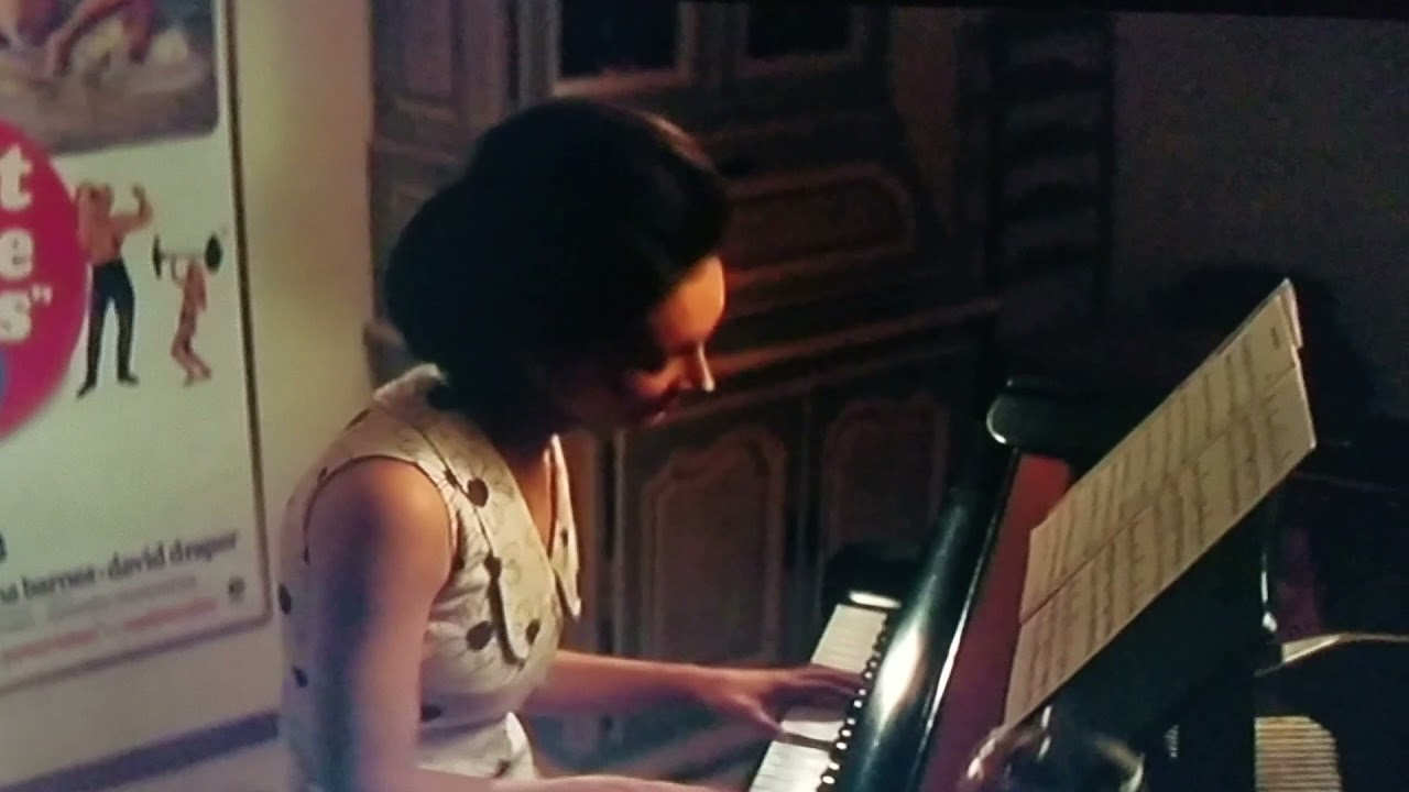 Abigail Folger as portrayed by Samantha Robinson singing Straight ...