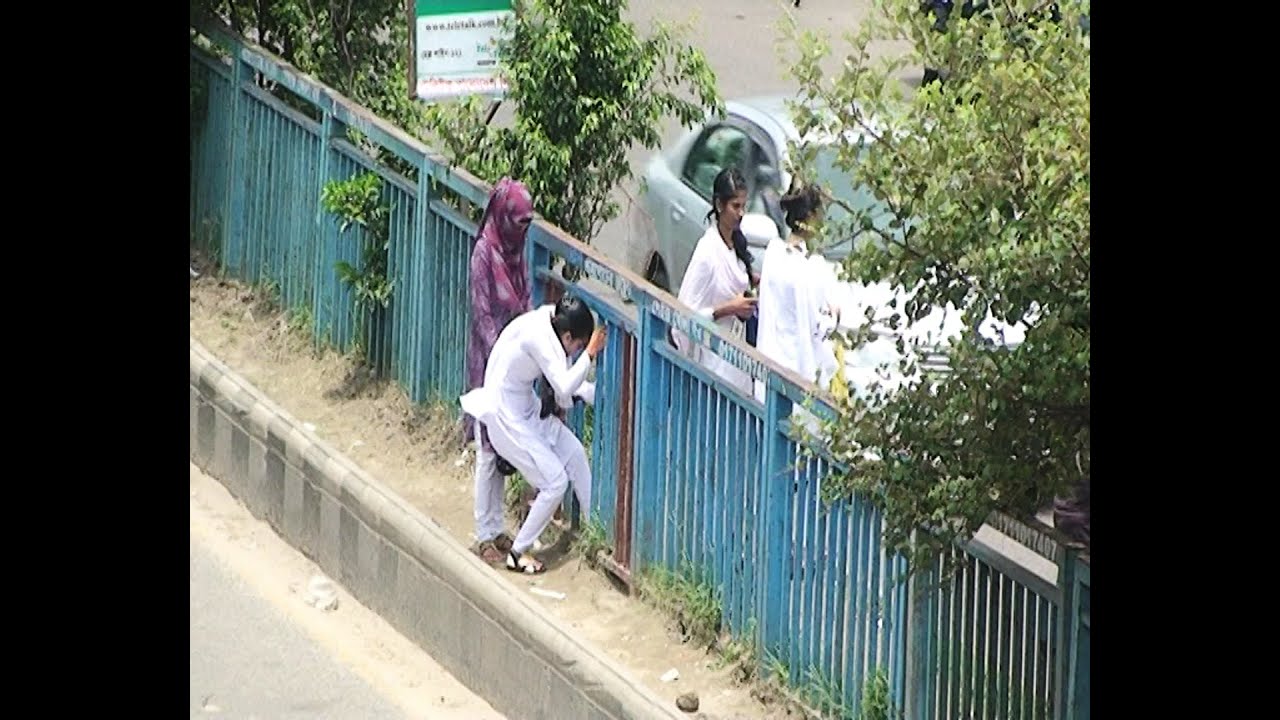 Very Busy over Bridge | Dhaka New Market Foot Under Divider & Foot Over ...