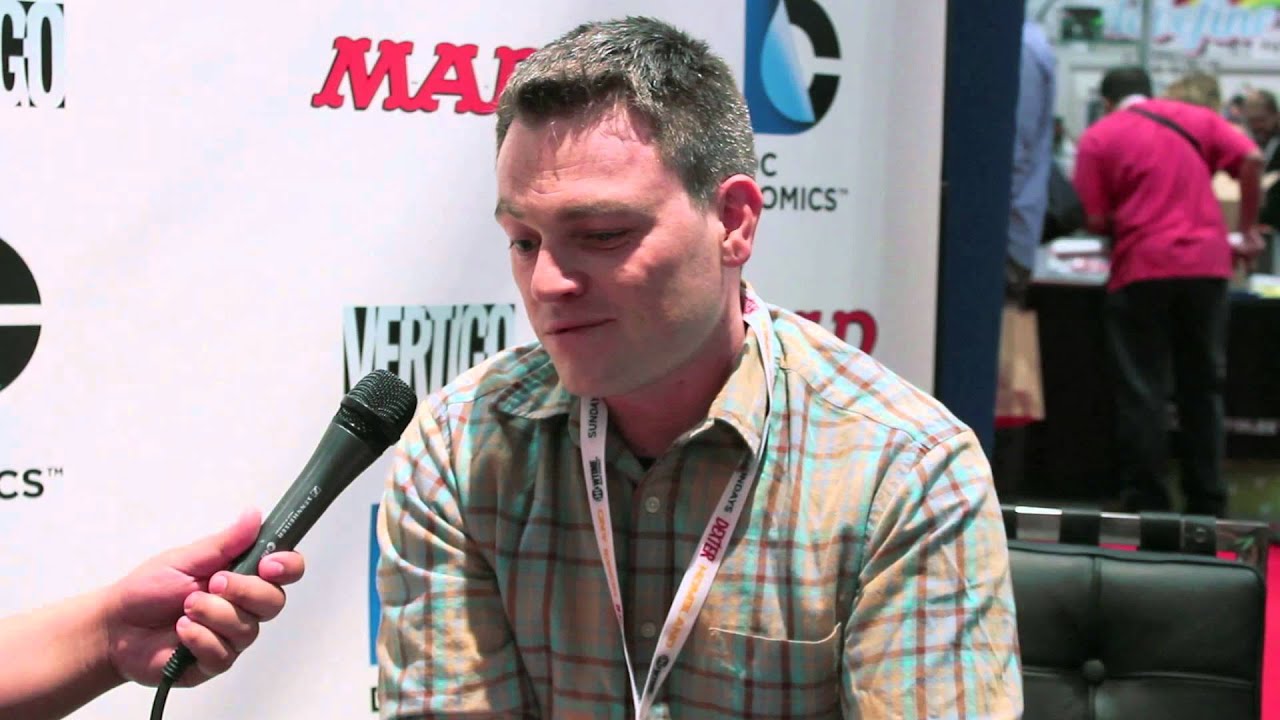 Scott Snyder, Batman writer (interview) - New York Comic Con 2012 - YouTube