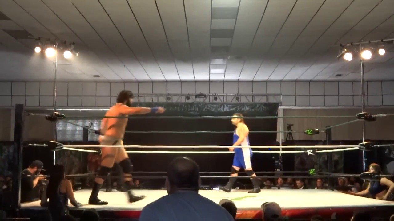 Pistolero w/La Traviesa vs Vinnie Massaro w/Arianna - YouTube