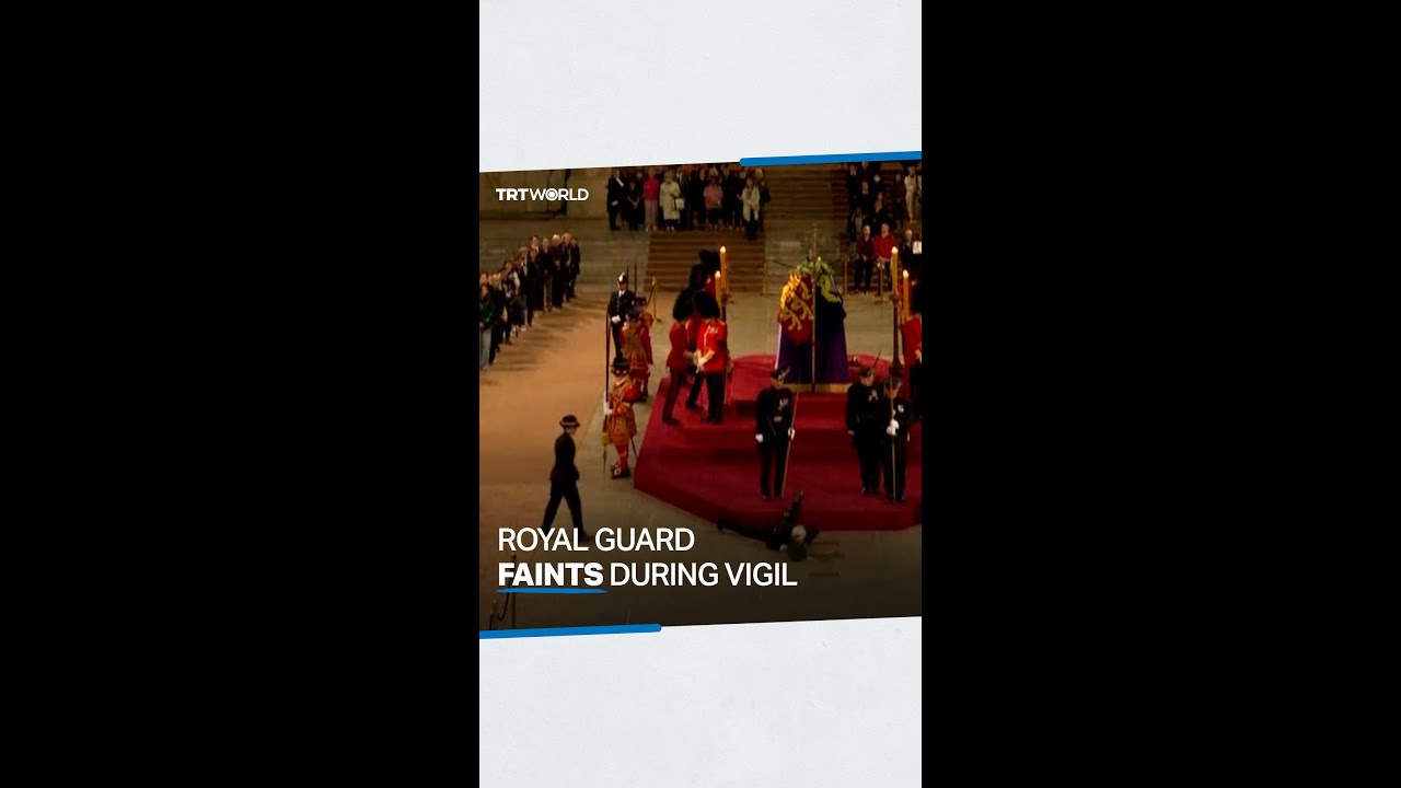 Royal guard watching over late Queen’s coffin collapses - YouTube