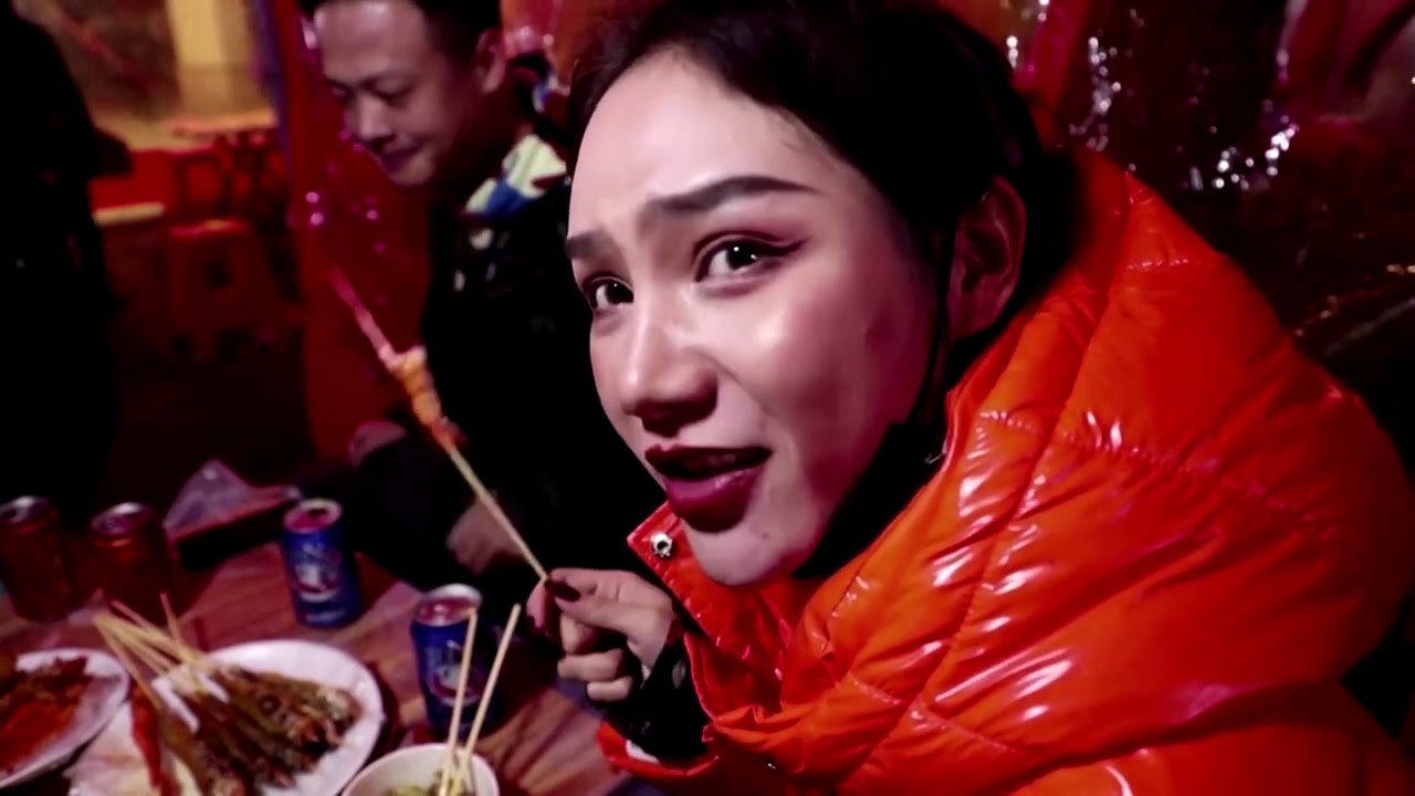 Wuhan's nightlife in full swing - YouTube