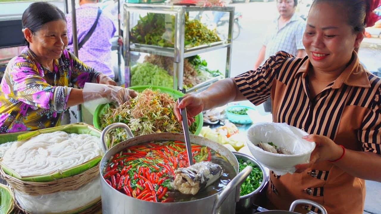 Must TRY ! KHMER's Most Favorite NOODLES ( Num Banhchok ) Served with ...