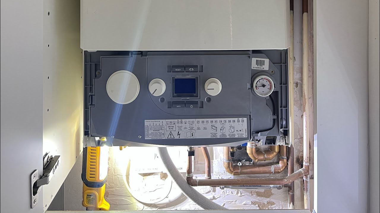 Alpha InTec2 35C Combi Boiler strip down service - YouTube
