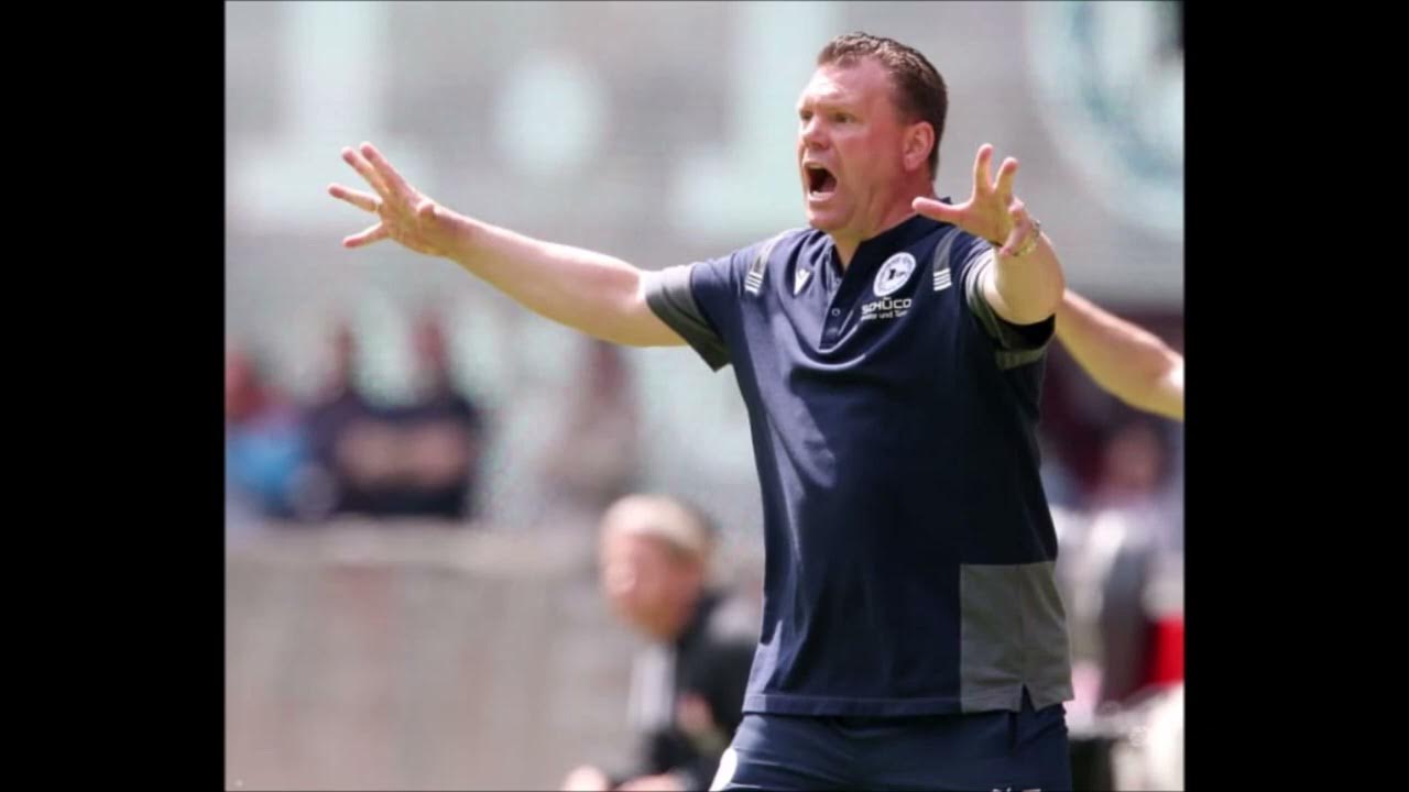 1. FC Kaiserslautern - Arminia Bielefeld 1:2 Ulrich Zwetz Interview Uwe Koschinat - YouTube