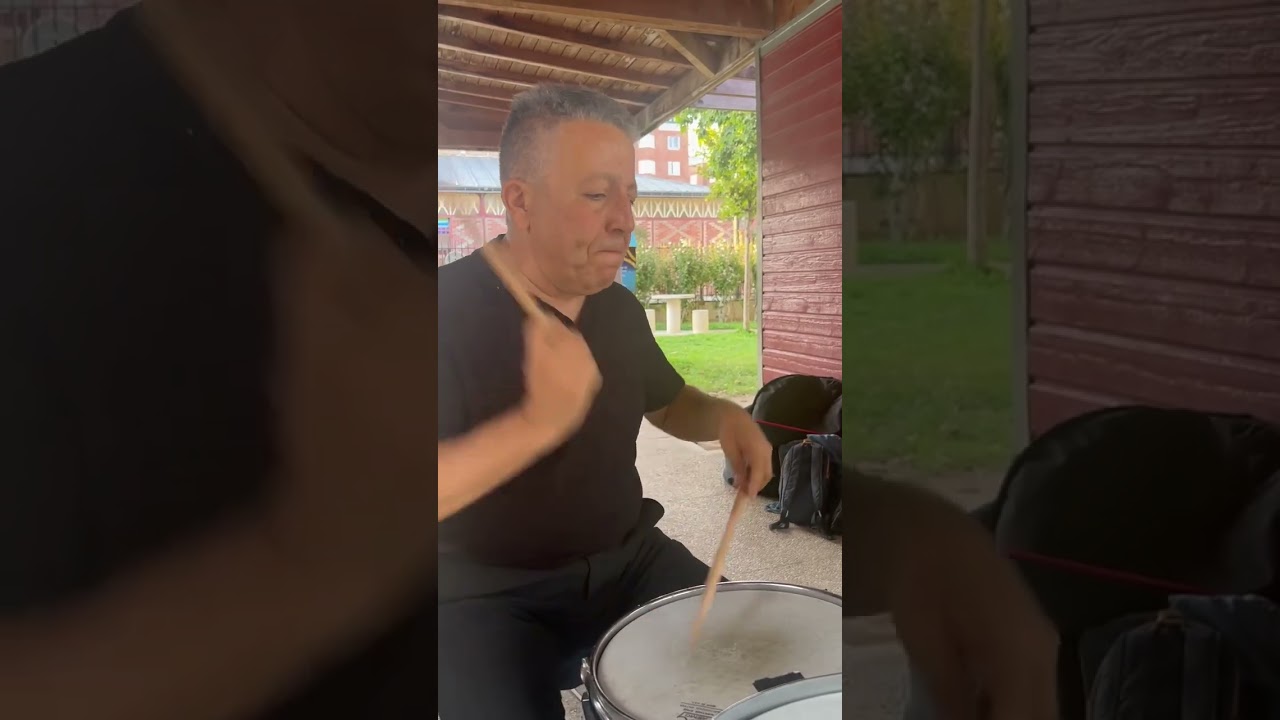 Electric Blue Cats… playing outside ! Life is good ! - YouTube