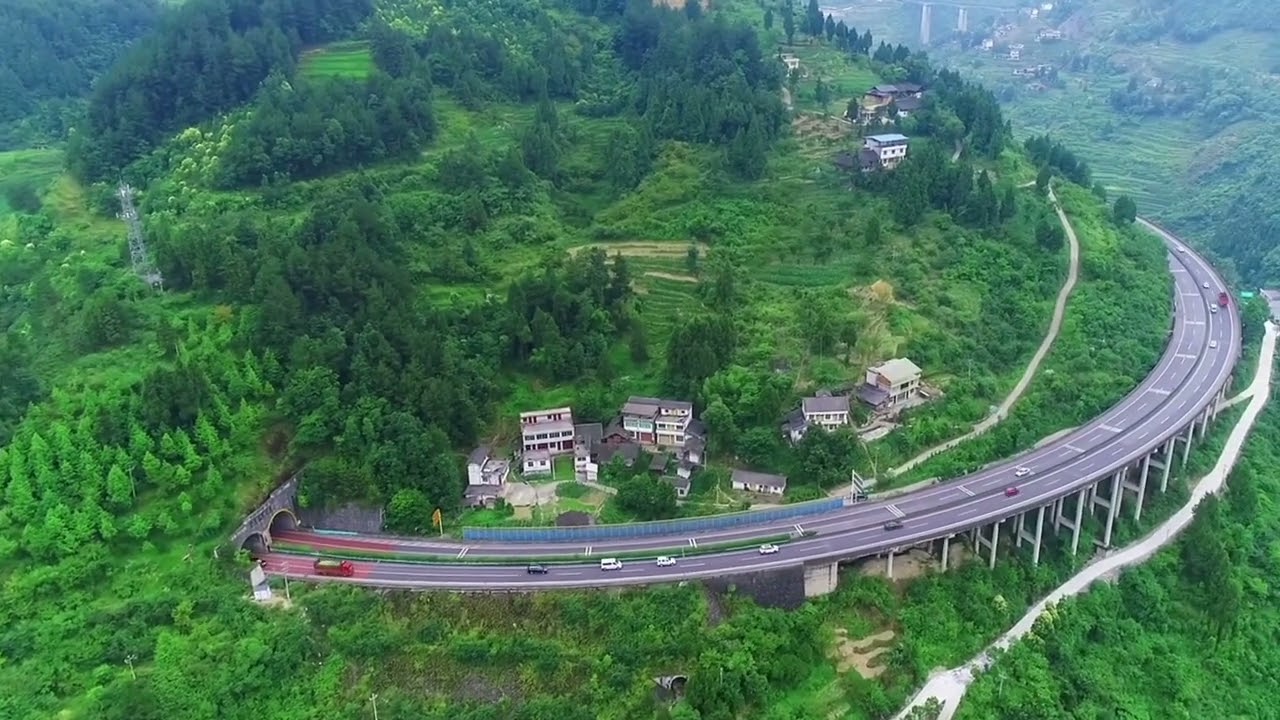 Guizhou Zunyi Lanhai Expressway Sanhetou Bridge - YouTube