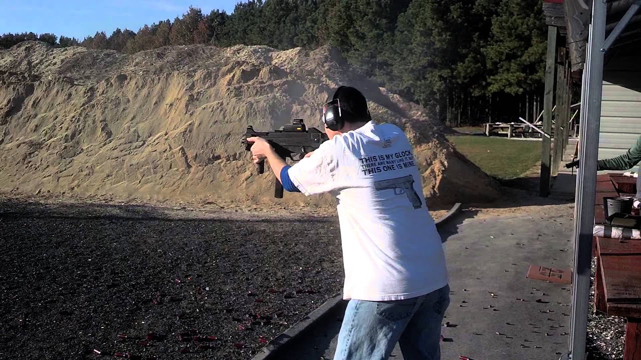 HK UMP/USC rapid fire 20 rnds at steel - YouTube
