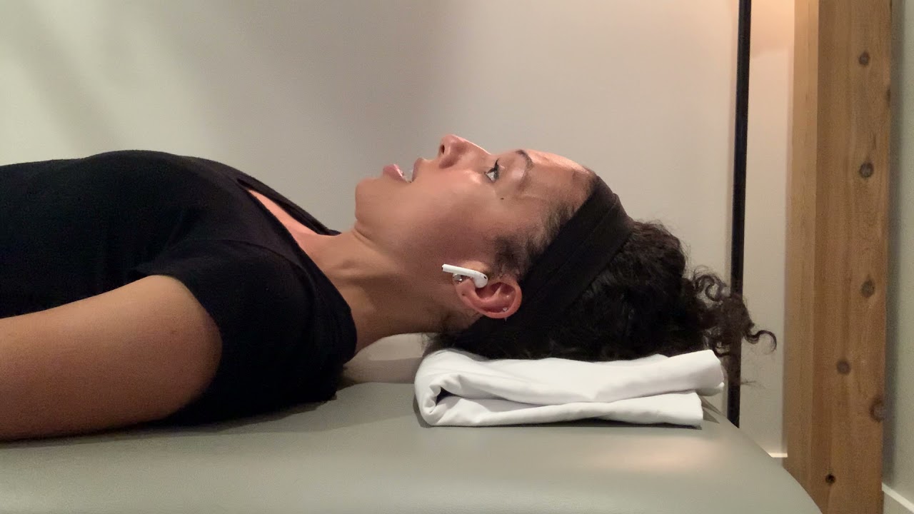 Supine Cervical Retraction with Head Lift - YouTube