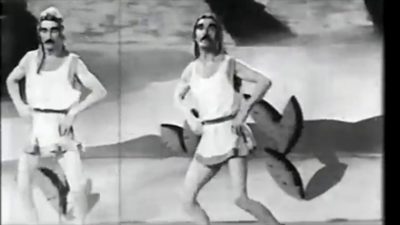 Wilson Keppel & Betty - Sand dance + extra stair dance - YouTube