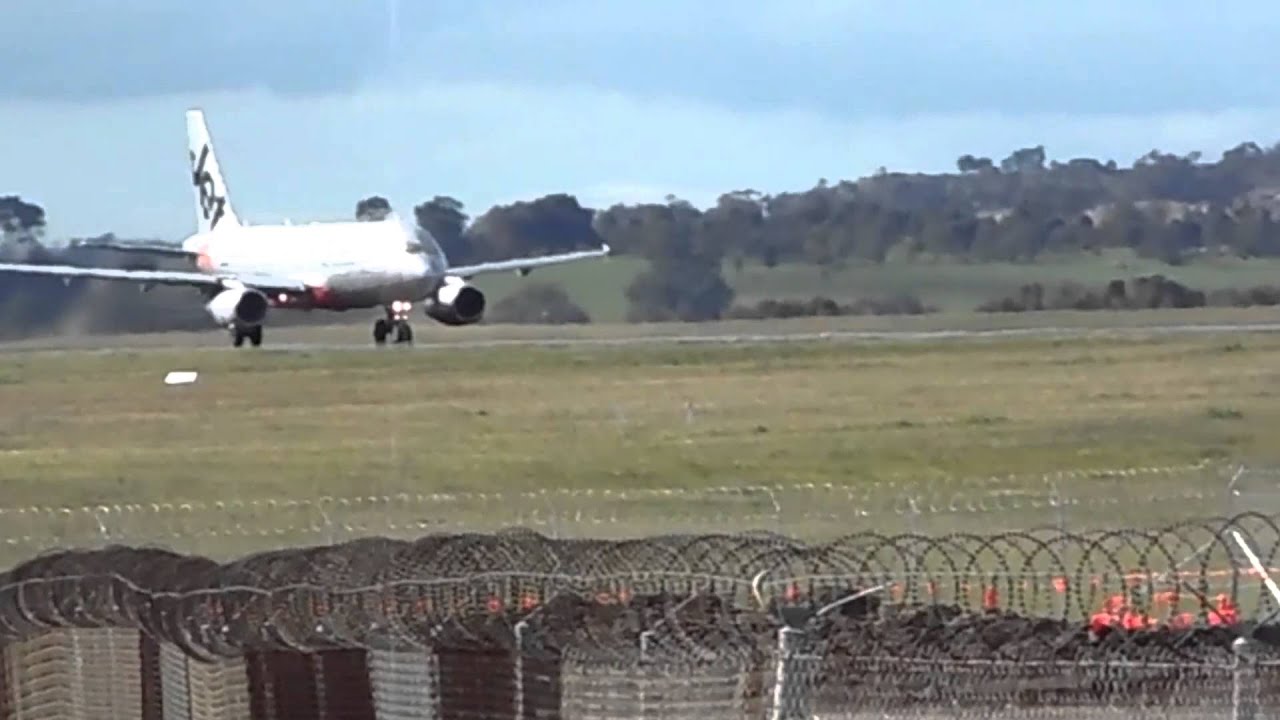 Jetstar A320 Takeoff Melbourne Airport-New Intro! - YouTube