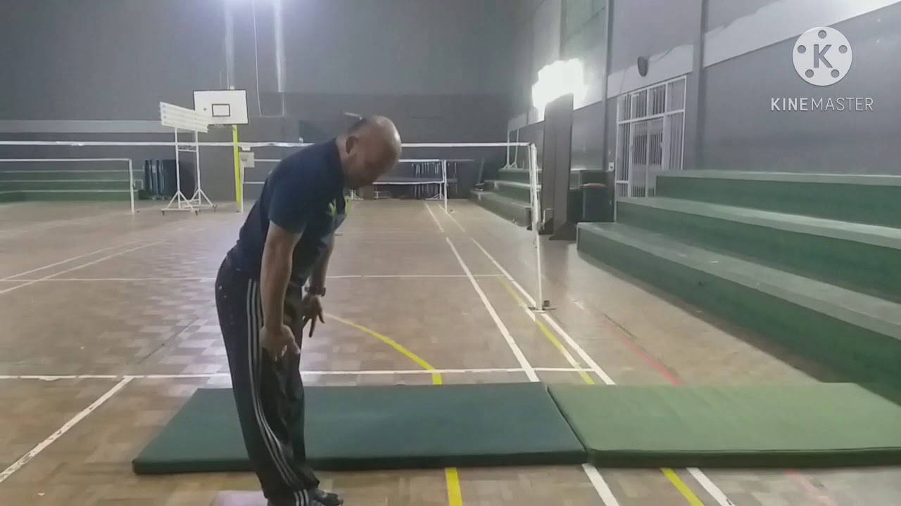 #howtodo #roll #backroll #artistic #gymnastics Teknik dasar roll depan ...