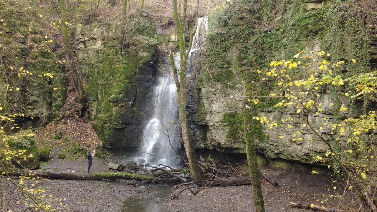 A Circular walk from Eyam, the plaque village to Swallett Waterfall ...