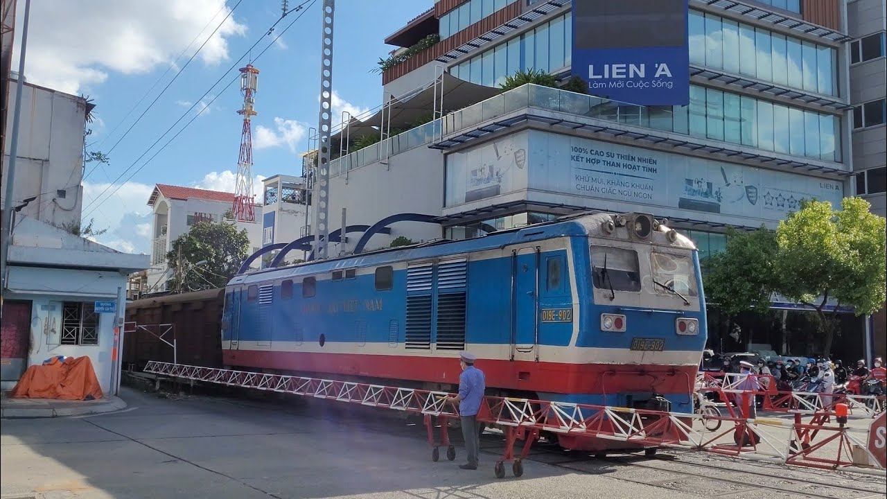 [560] D19E-902: SE6 (16:04 - 5/6/2022) - YouTube