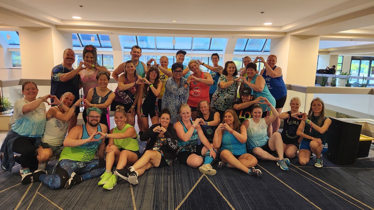 “Wave your flag” Aqua Zumba Choreo - YouTube