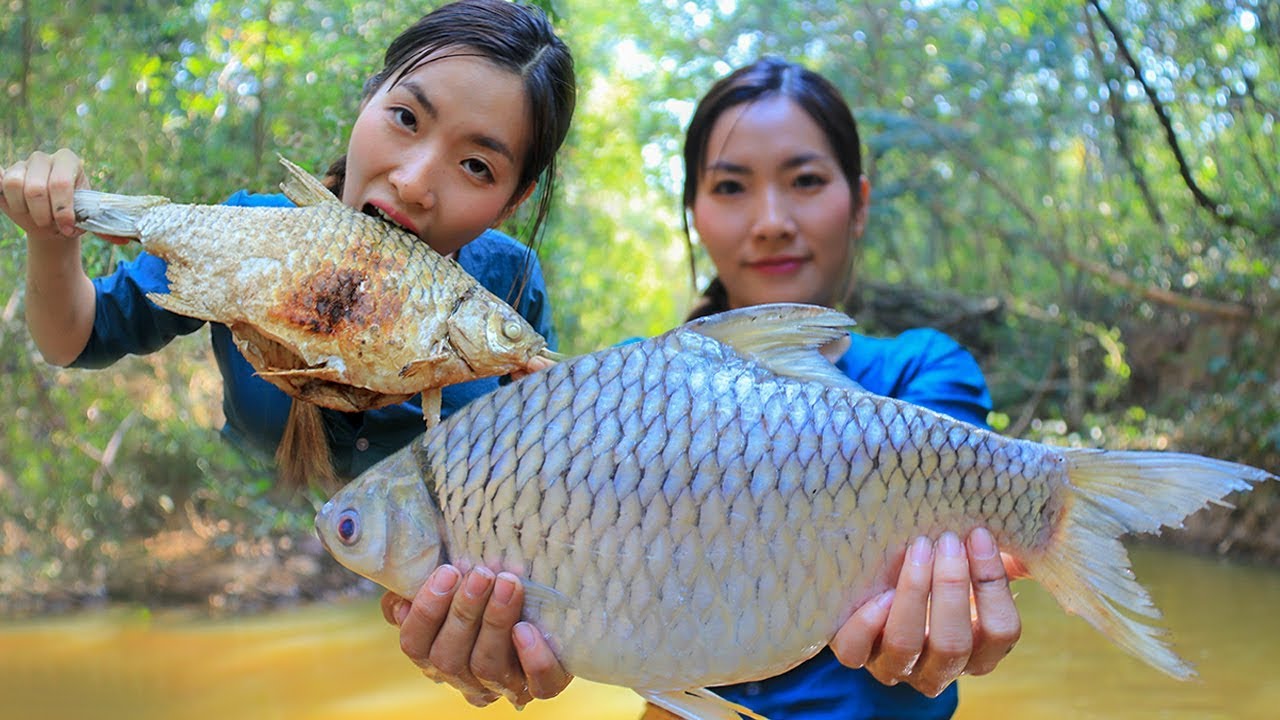Roasted Big Fish With Yummy Sauce Eating Delicious In Forest - YouTube