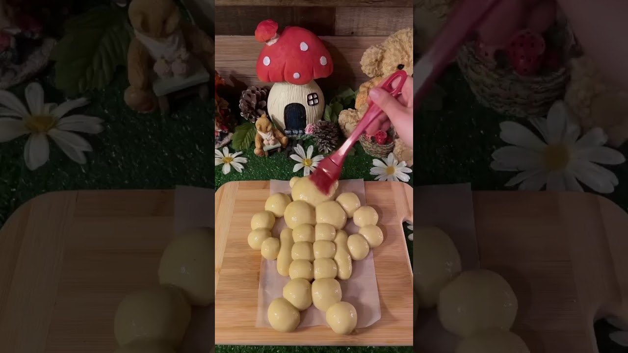 Buff bear bread. Recipe on my YouTube 🖤 #shorts #baking #bread - YouTube