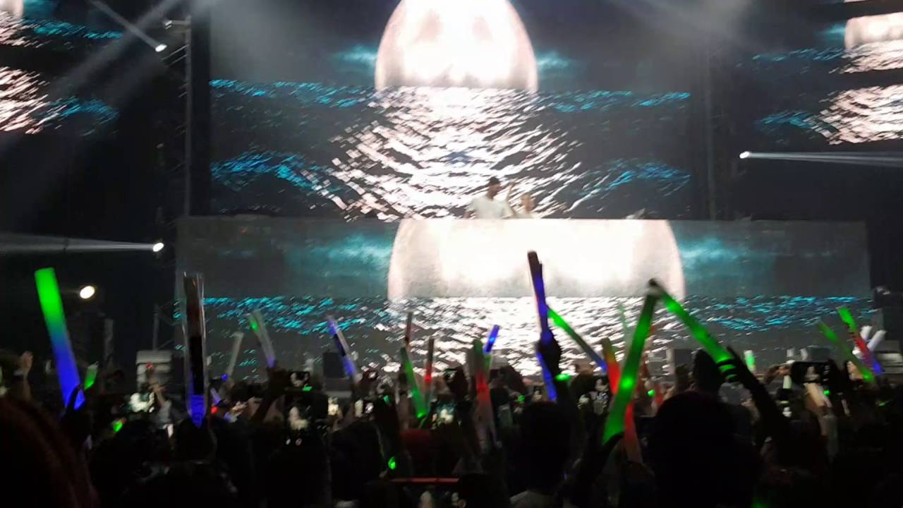 The Chainsmokers Live in Manila 2016 - YouTube