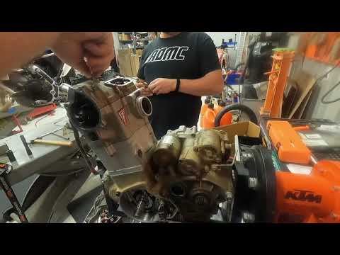 KTM RFS Engine | Installing Cam and Head Cover - YouTube