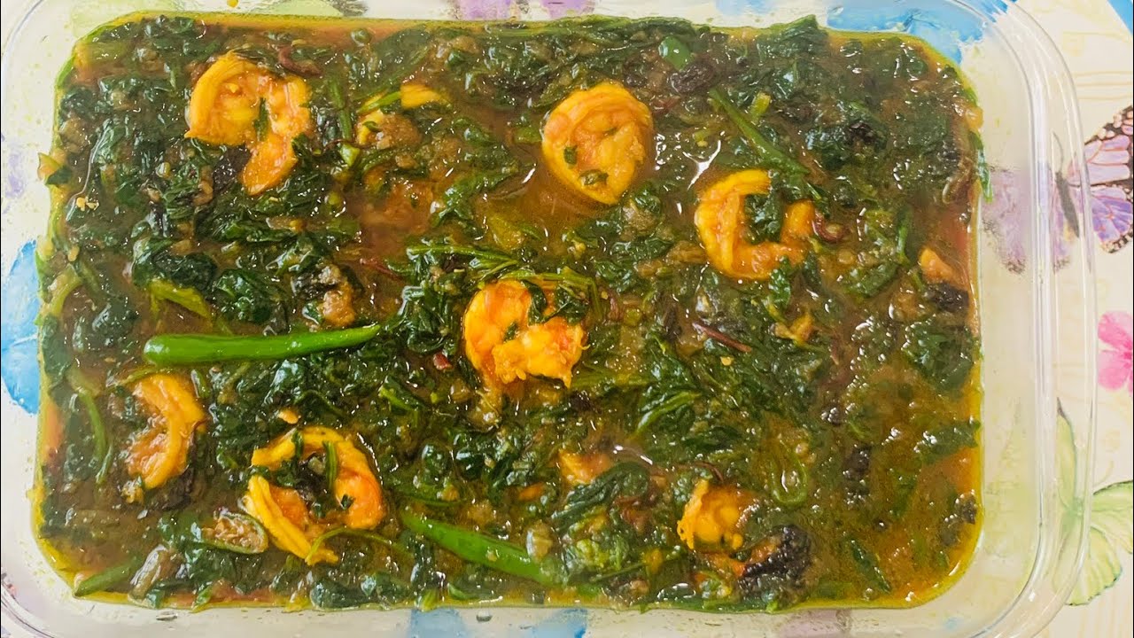 পালং শাক লাল শাক দিয়ে চিংড়ি মাছের ঝোল/ palong sak lal sak dia chingri ...