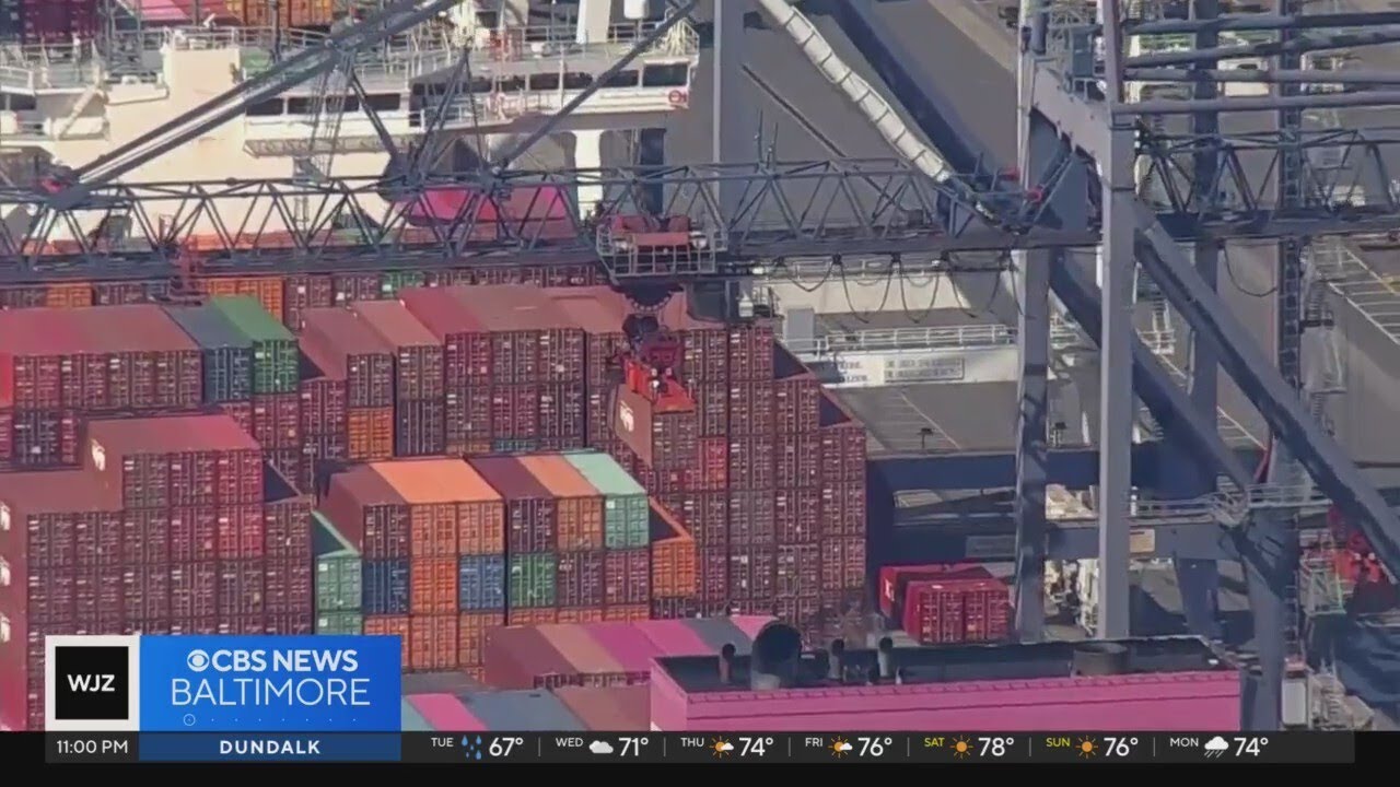 Port of Baltimore dockworkers prepare for strike - YouTube