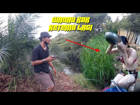 MANCING AMBYAR || CASTING GABUS MONSTER PAKAI UMPAN KODOK KARET PULANGNYA KETEMU ABG PAGI MANDI