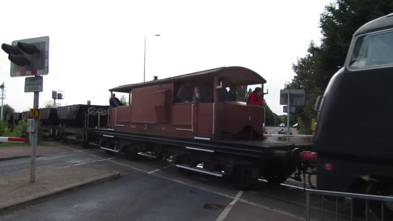 Lydney A48 Level Crossing 15/09/2018 (interesting) - YouTube