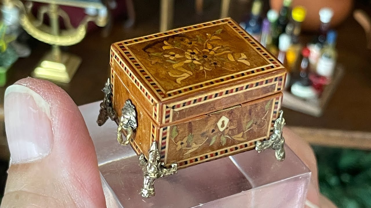 Miniature Marquetry Box by Chris Malcomson - YouTube