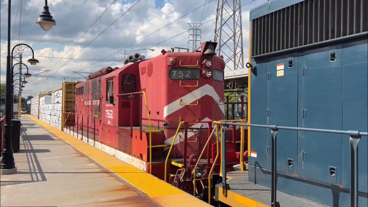 Full HD 60FPS: Conrail Shared Assets SA31 in Red Bank with Black River ...