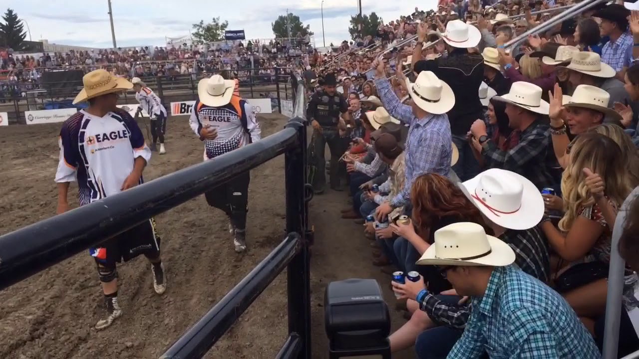 Chase Outlaw - wild bull ride - YouTube