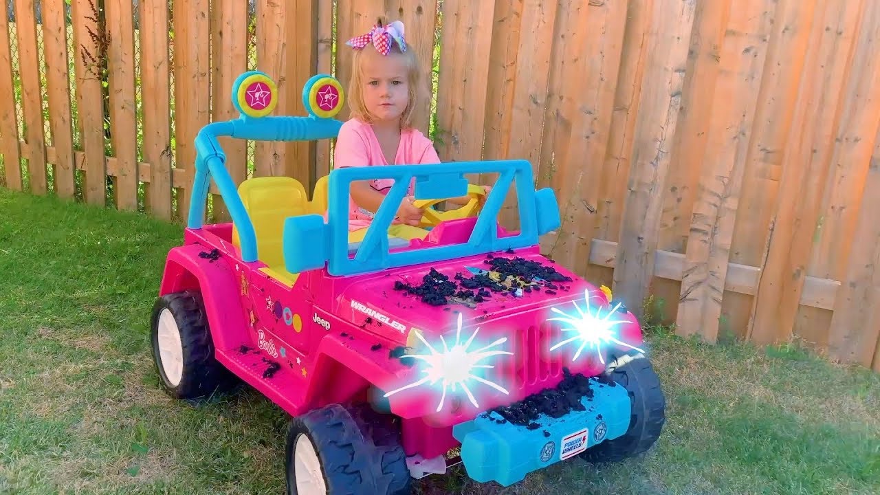 Masha playing Car Wash with Cleaning Toys - YouTube