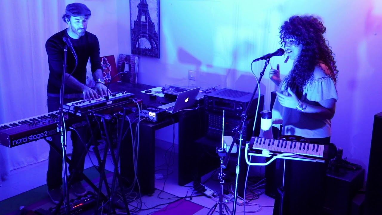 'ECHO VESSEL', DUBAI: ELECTRO POP DUO - LIVE SYNTH LOOPING - YouTube