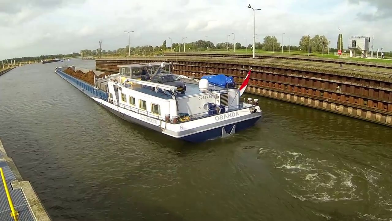Stuw- en Sluizencomplex Sambeek / Schleuse Sambeek - YouTube