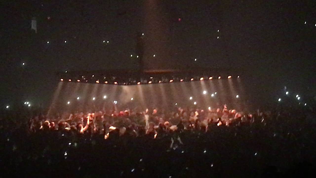 Black Skinhead (Saint Pablo Tour - Chicago - 10/8/16) - YouTube