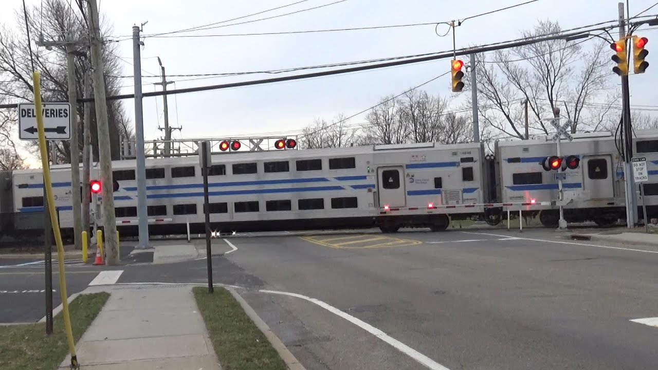 LIRR Double Decker to Hunterspoint Ave (621) - Park Ave Railroad ...