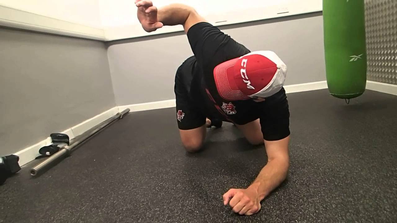 Shoulder stretch on all 4s - YouTube