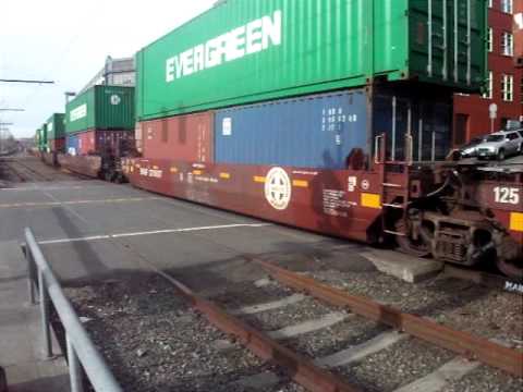 BNSF 4681 Freight Train at Seattle WA Waterfront - YouTube