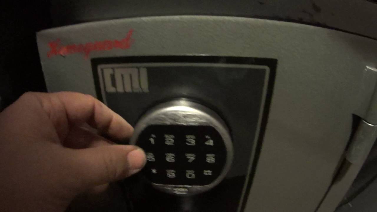 CMI Homeguard Safe Change code - YouTube