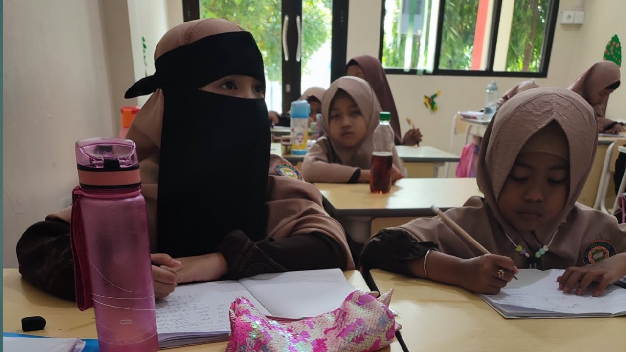 Kegiatan Belajar Full Day Sholih dan Sholihah Al Wildan 12 Bekasi - YouTube